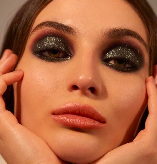 Eyeshadow: The Do’s, Don’ts, And How to Use it Like A Pro – Thin Lizzy AU